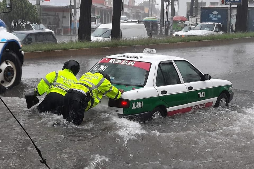 Reportan Inundaciones En Xalapa Tras Fuertes Lluvias Estado Xeu
